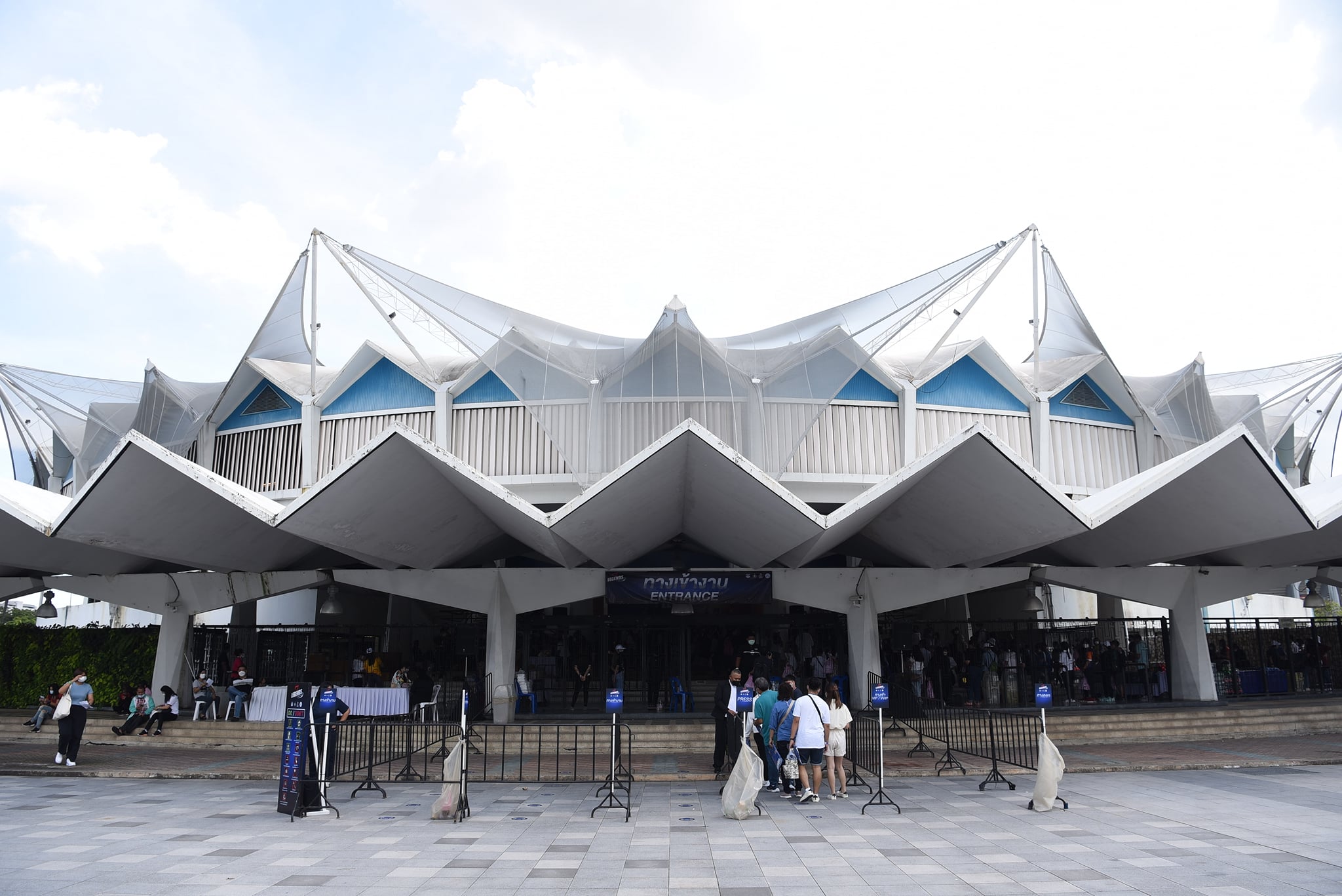 FAB 7 SPARK EMOTIONAL SCENES IN THEIR HEARTFELT FAREWELL TO THAILAND ...